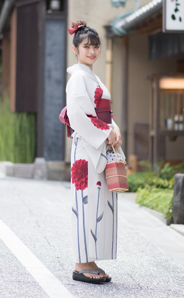 Elegant White Yukata with a Checkered Pattern | Kyoto Kimono Rental ...