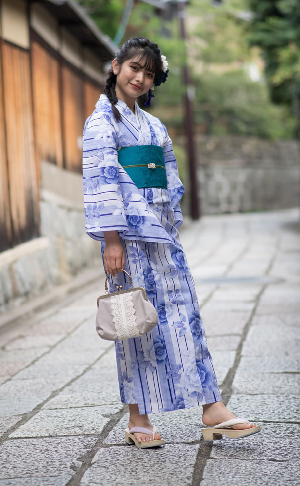 White and Blue Yukata with a Refreshing Classic Pattern | Kyoto Kimono ...