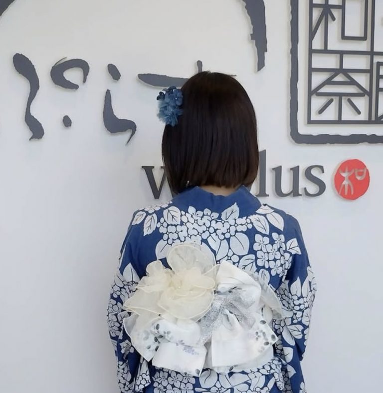 A perfect yukata outfit for summer👘🍉 Enjoy a cool and fun stroll ...